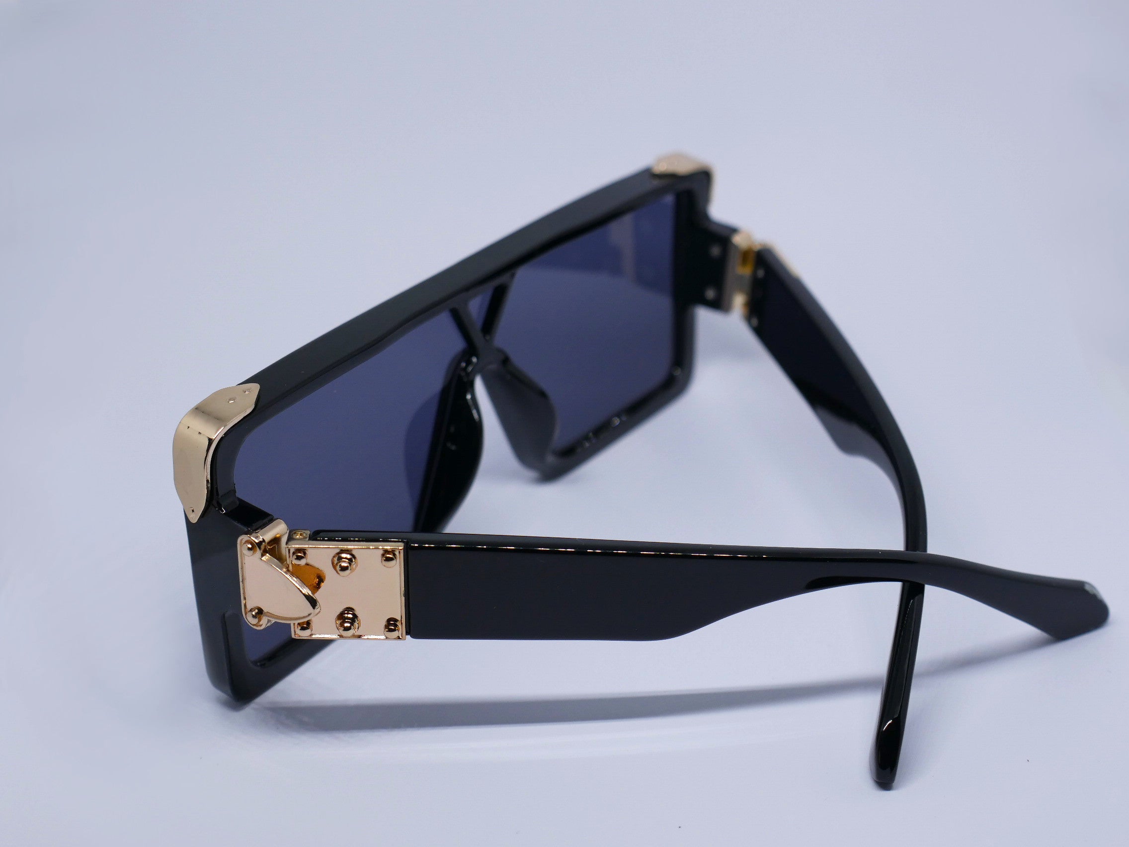 Executive Sunglasses Black/ Gold – Araien